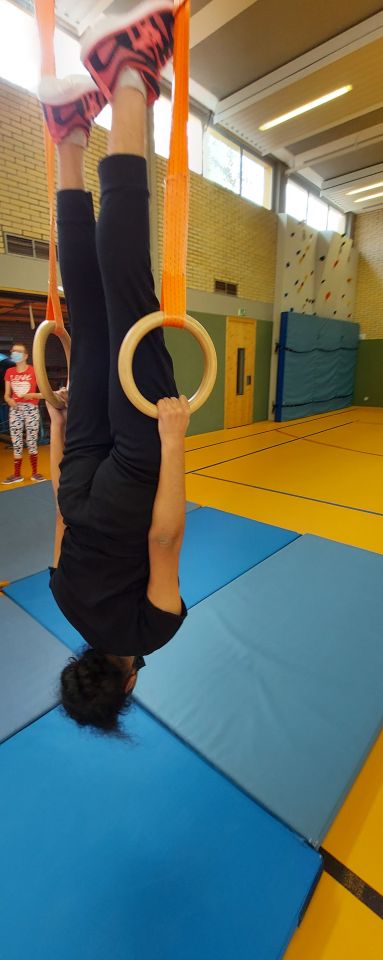 Turnen an den Ringen - Franziskus-Schule Viersen