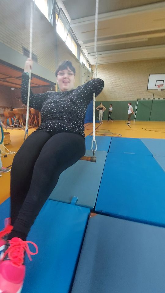 Turnen an den Ringen - Franziskus-Schule Viersen